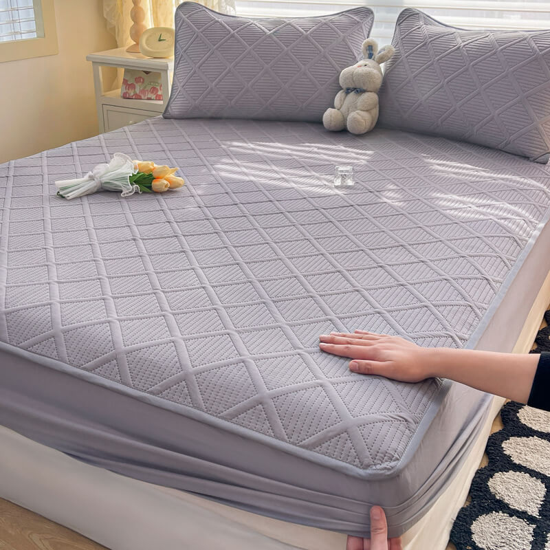 Classic Comfort Skin-friendly Waterproof & Non-slip Mattress Protective ...